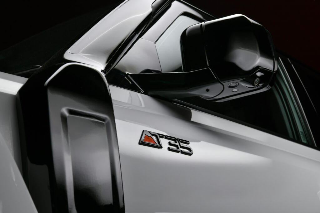 AT37 Land Rover Defender - Arctic Trucks US