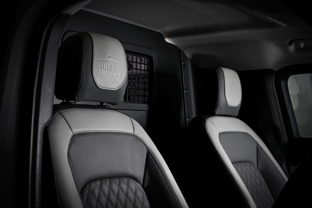 AT37 Land Rover Defender - Arctic Trucks US